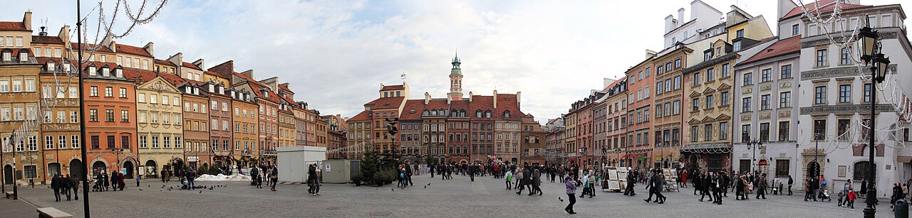 Old Town Square - the heart of historic Warsaw - City Guide