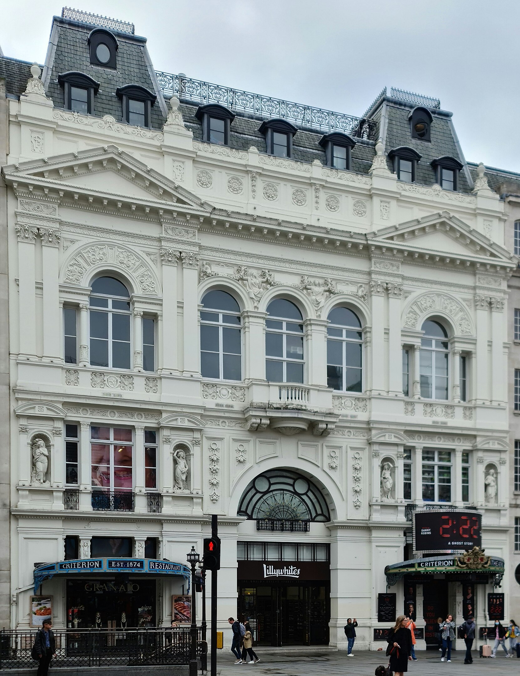 Piccadilly Circus - an icon of London - City Guide