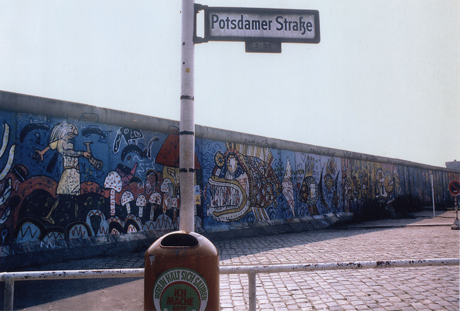 Potsdamer Platz in Berlin - from ruins to a symbol of the 21st century ...