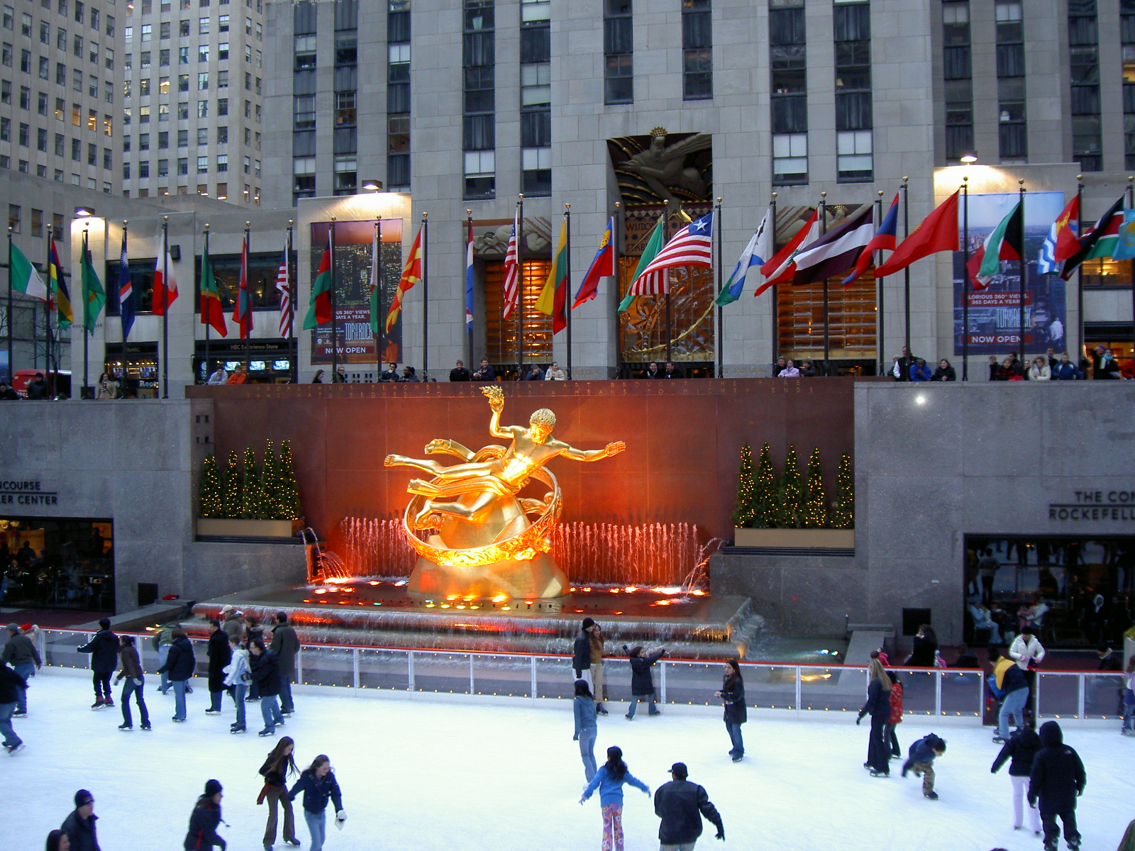 Rockefeller Center (Top of the rock) - a terrace overlooking Central ...